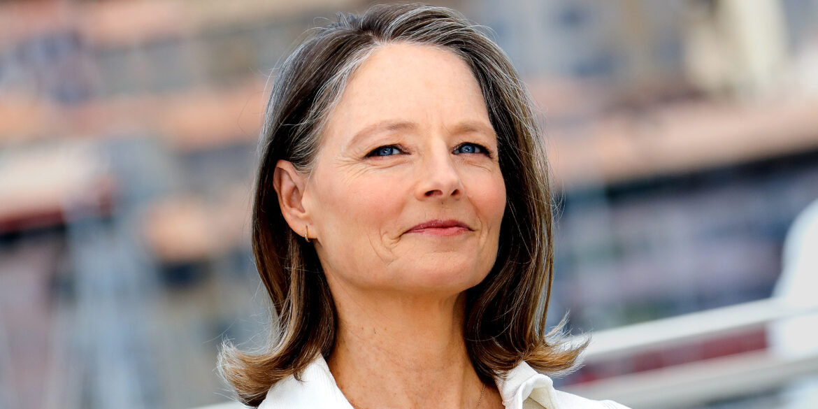 Jodie Foster’s Handsome Son, Whom She Keeps Out of the Limelight, Is ...
