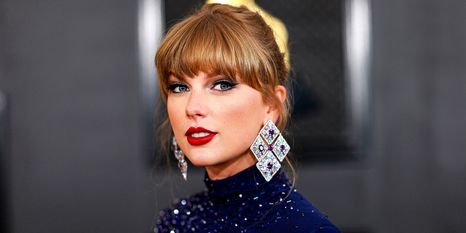 Why Taylor Swift's Bikini Shots Make Users Think She Is Pregnant - Ordinary News